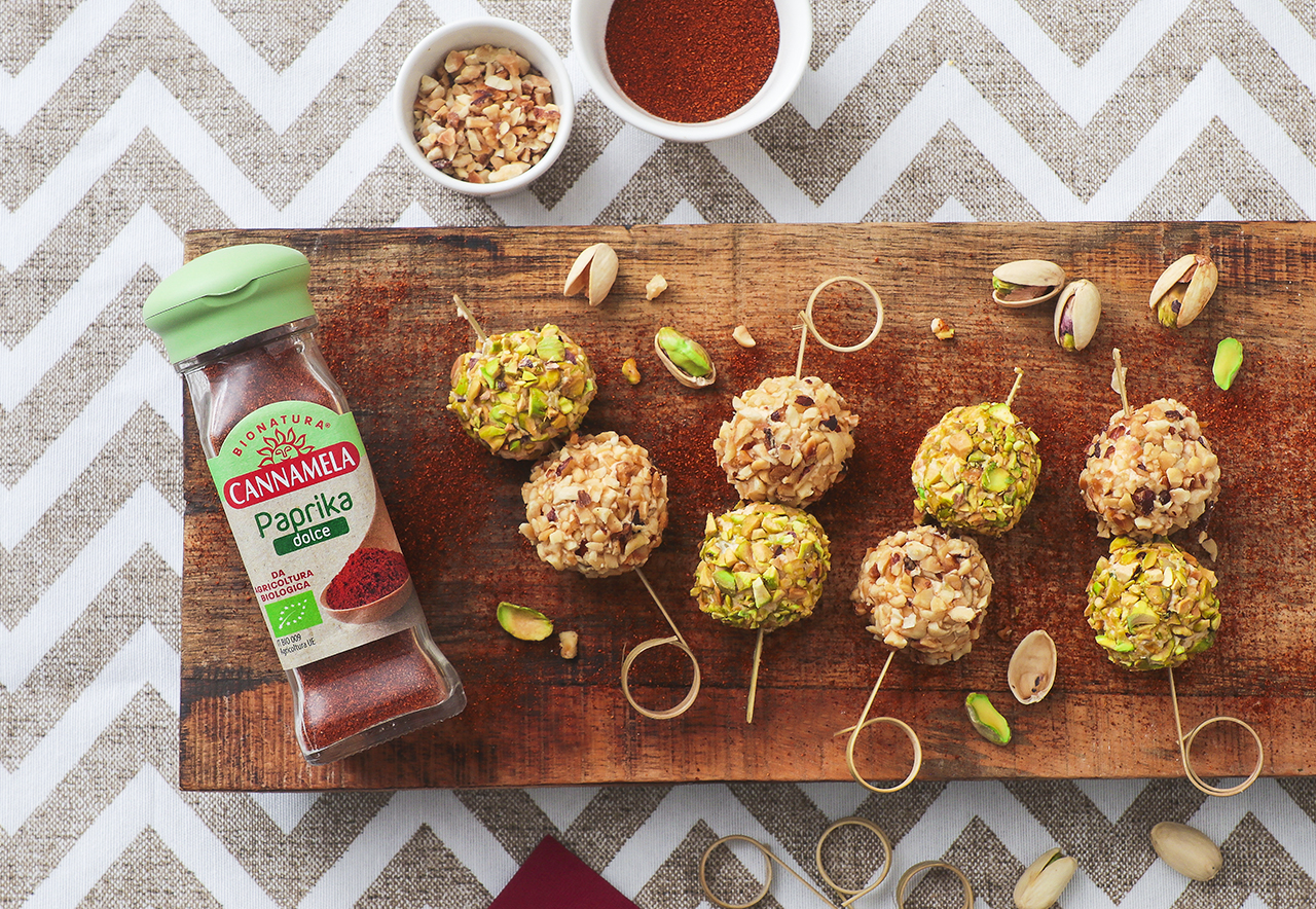 Cold cheese balls with paprika - Ricetta - Cannamela